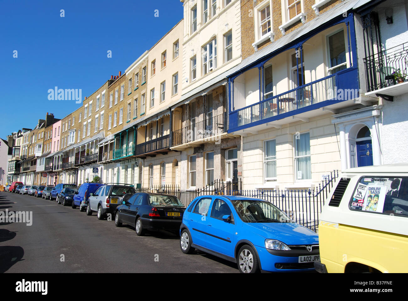 Seafront houses ramsgate hi-res stock photography and images - Alamy