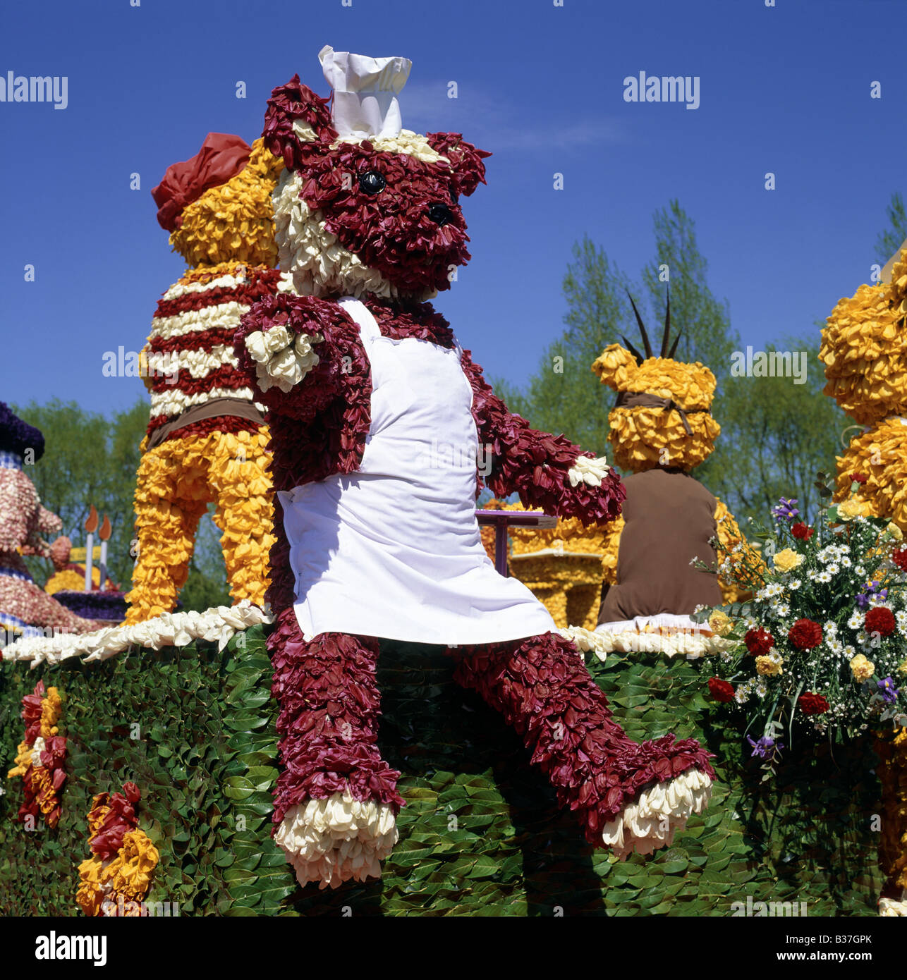 Teddy bear float hi-res stock photography and images - Alamy