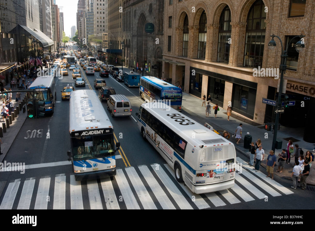 New york buses hi-res stock photography and images - Alamy