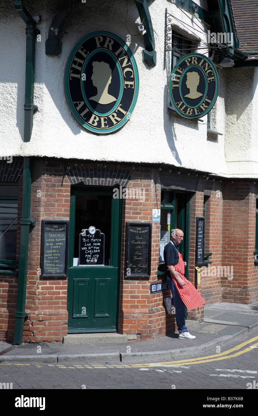 Man smoking outside traditional english pub Stock Photo - Alamy