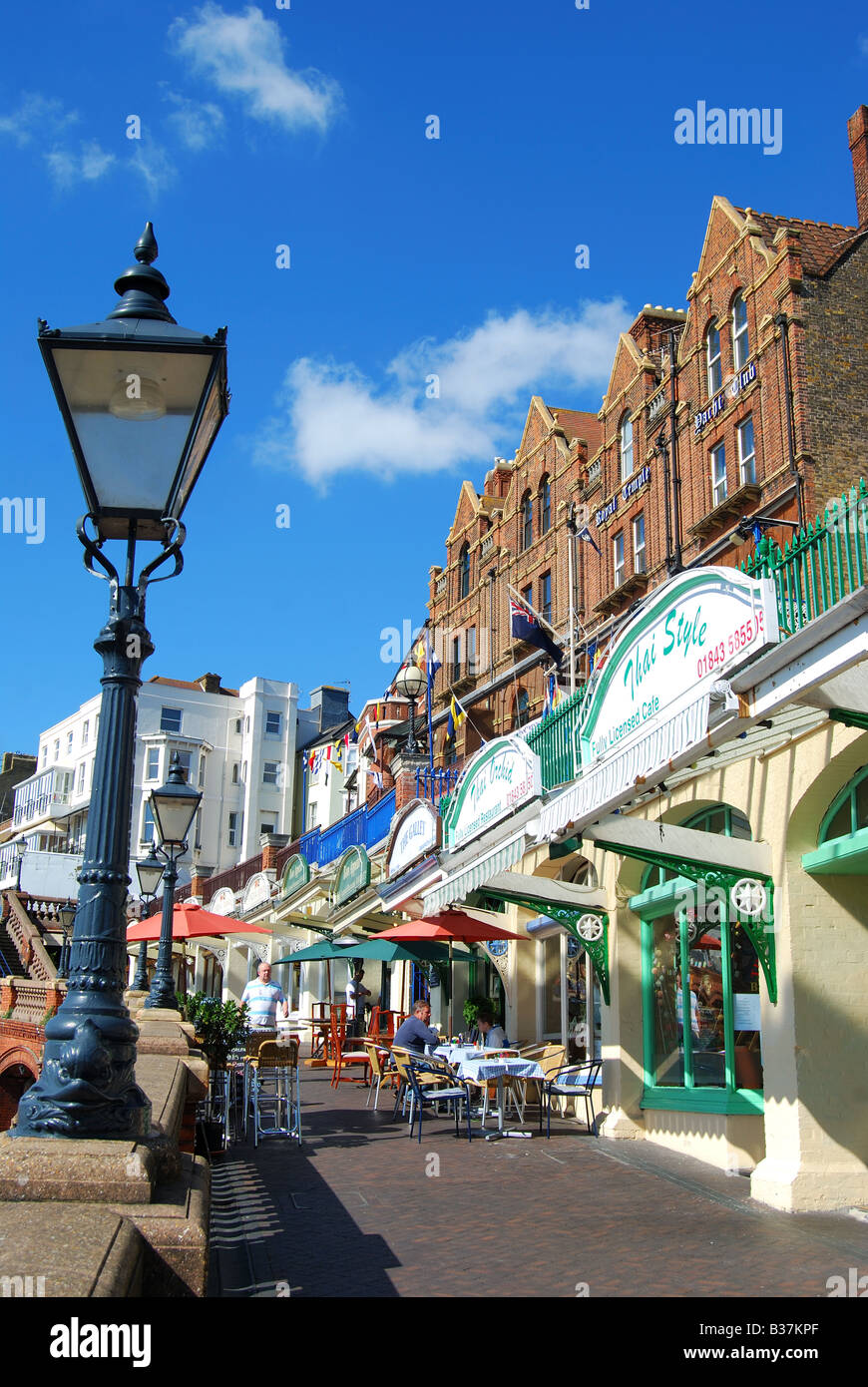 Seafront arcade hi-res stock photography and images - Alamy