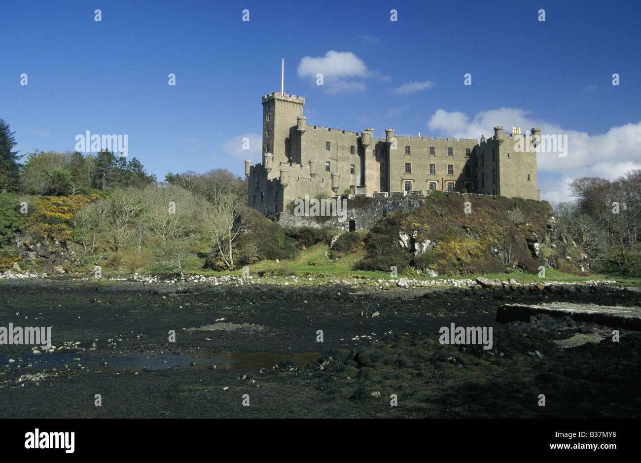 Dunvegan Castle Clan Macleod Isle High Resolution Stock Photography and ...