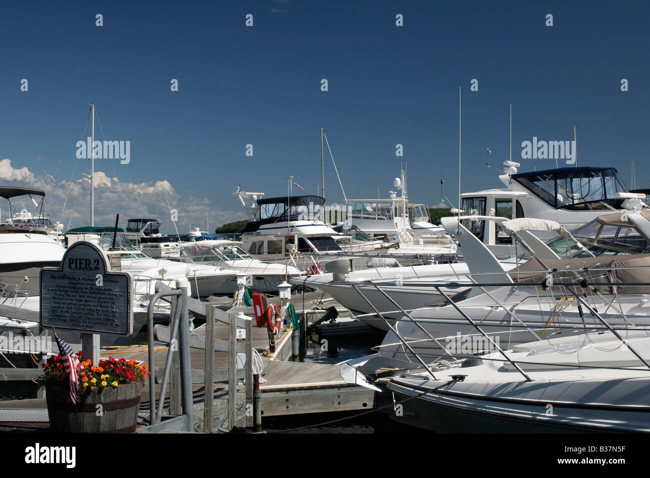 Wisconsin dock pier hi-res stock photography and images - Alamy