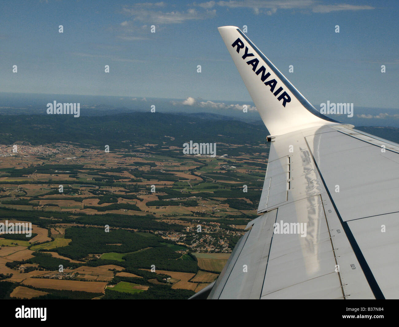 Ryanair Boeing 737-800 wing showing wing tip flying over land Stock ...