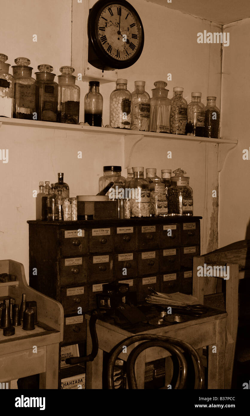 Sweet shop victorian hi-res stock photography and images - Alamy