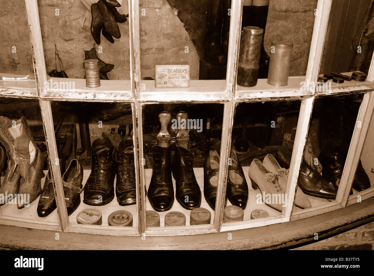 Victorian shop window hi-res stock photography and images - Alamy