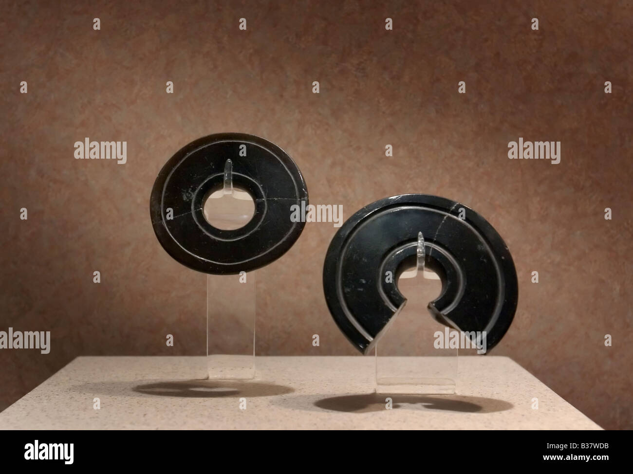 National archaeological museum jewelry hi-res stock photography and ...