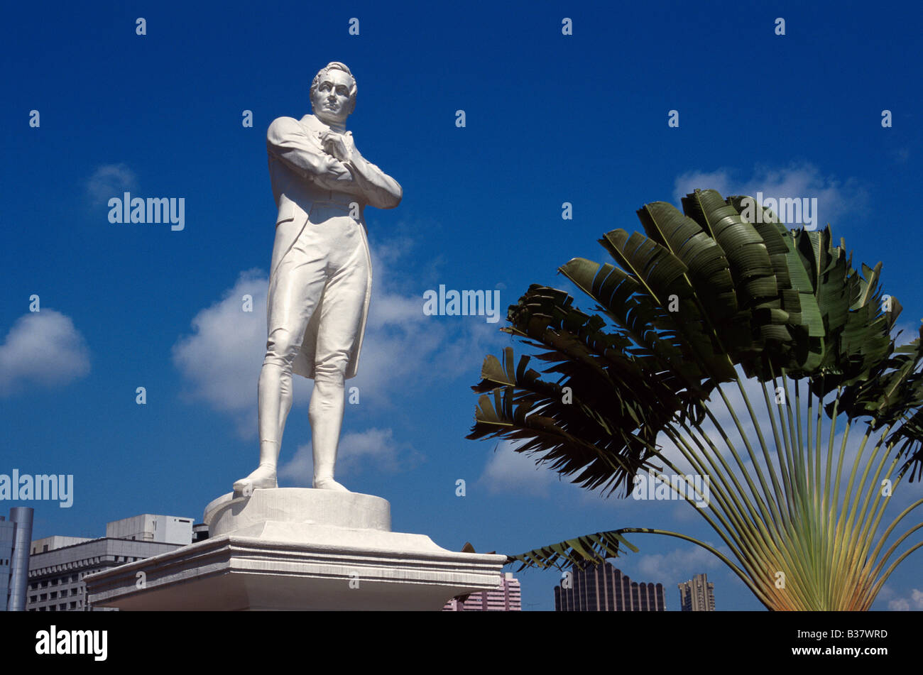 Sir Stamford Raffles Statue, Day Stock Photo - Alamy