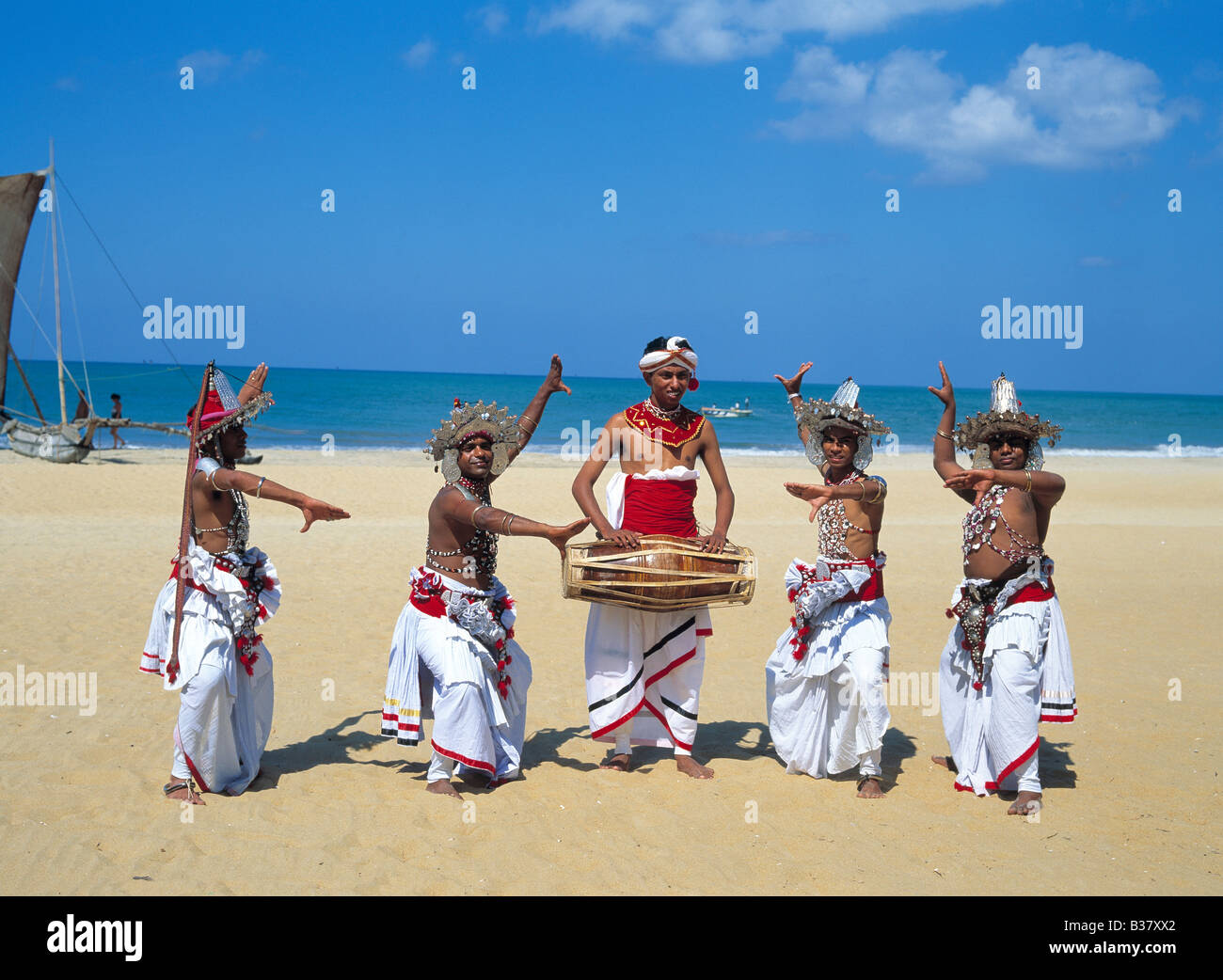 Sri Lanka, Negombo, Local dancers Stock Photo - Alamy