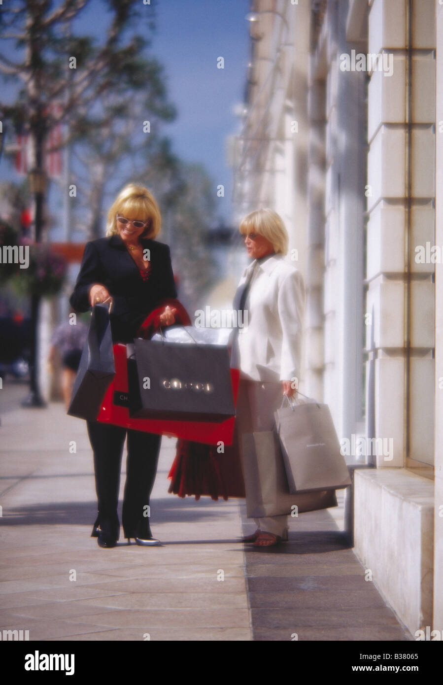 Shoppers, Designer Shops Stock Photo - Alamy
