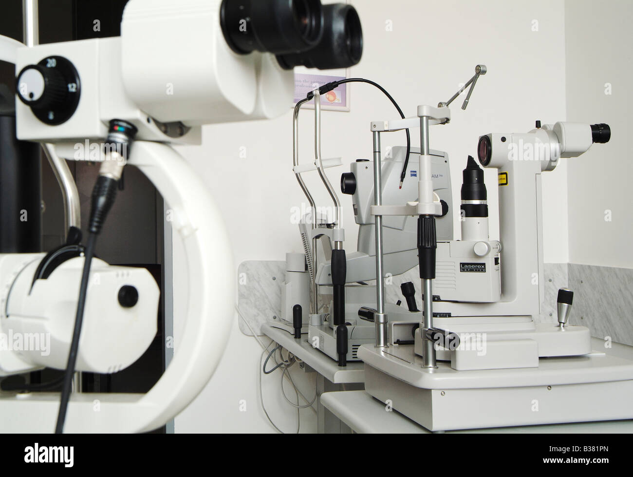 Optical devices hi-res stock photography and images - Alamy