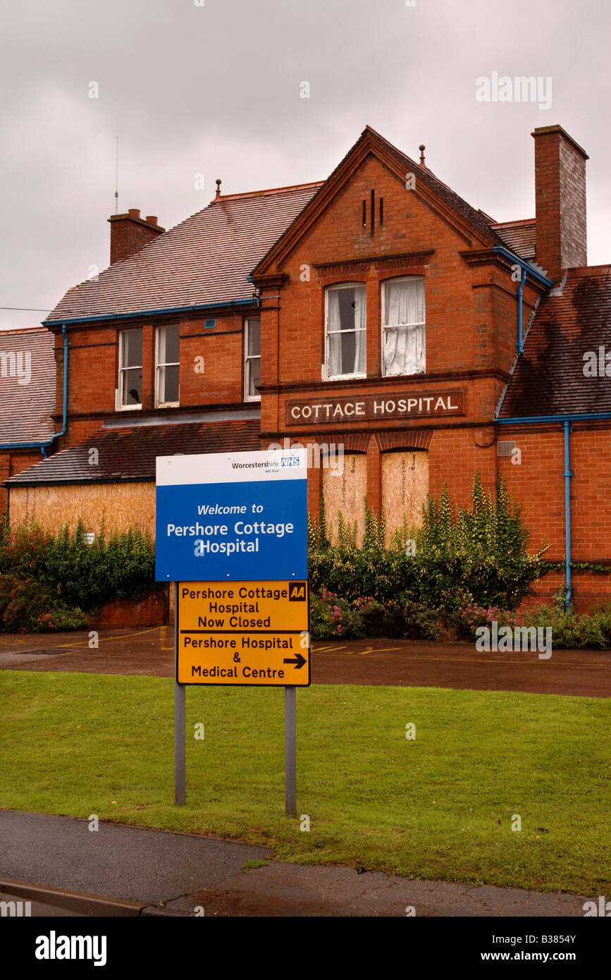 Now closed pershore cottage hospital hi-res stock photography and ...