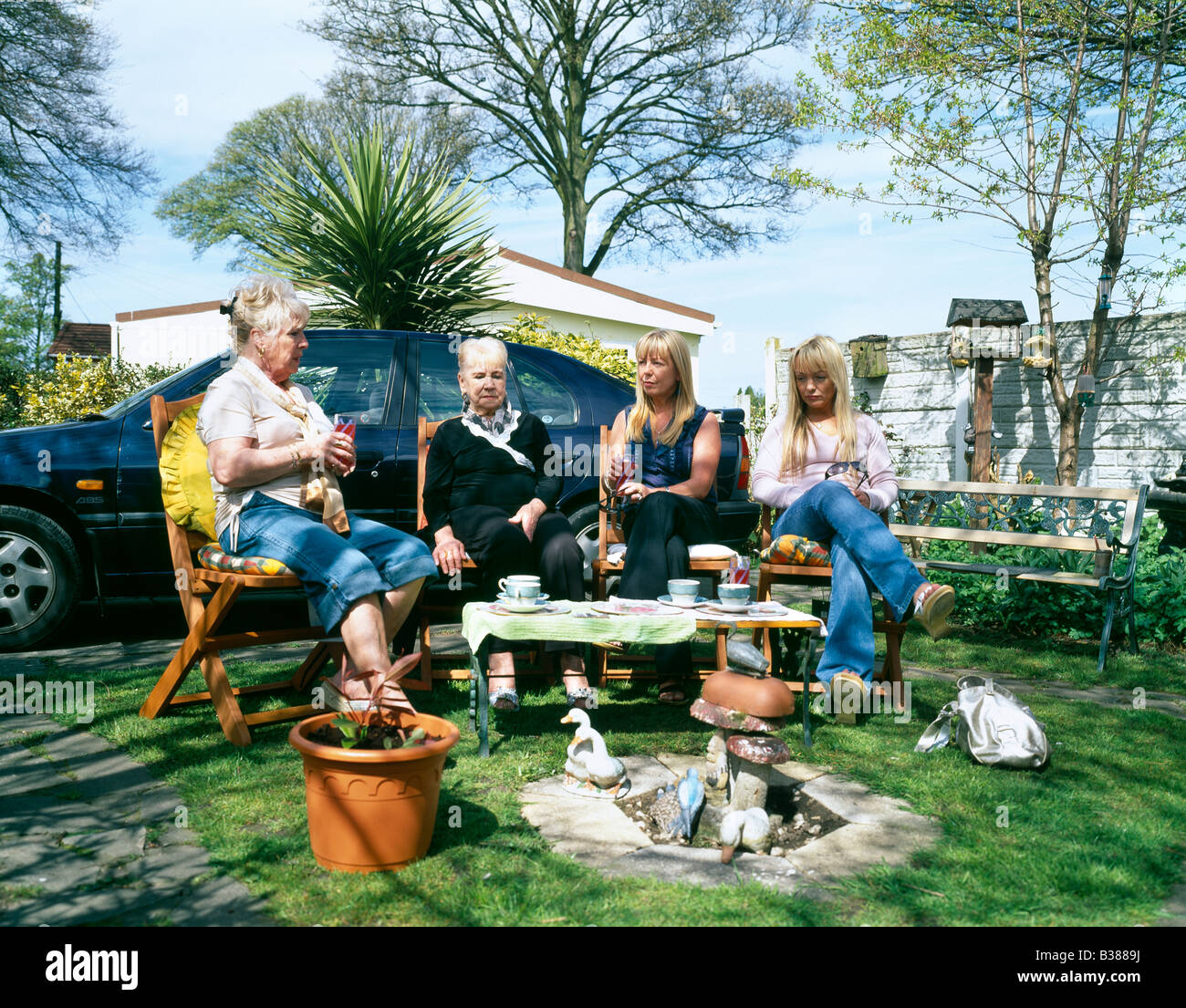 Family enjoying tea in the garden hi-res stock photography and images ...
