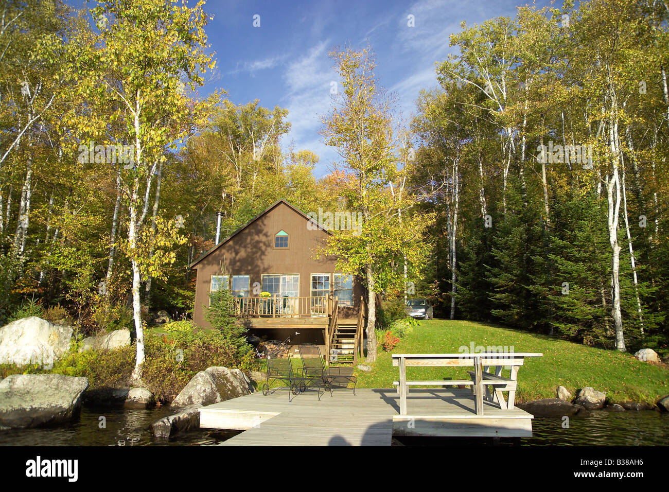 Lakeside house hi-res stock photography and images - Alamy