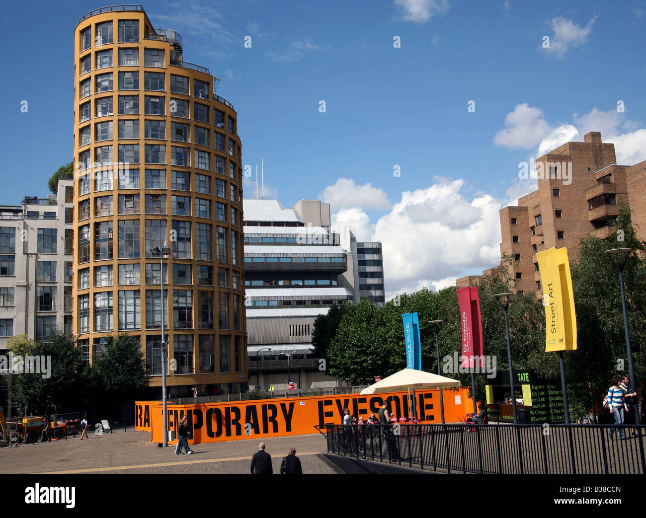 "Temporary Eyesore" hoarding in front of building site near Tate Modern ...