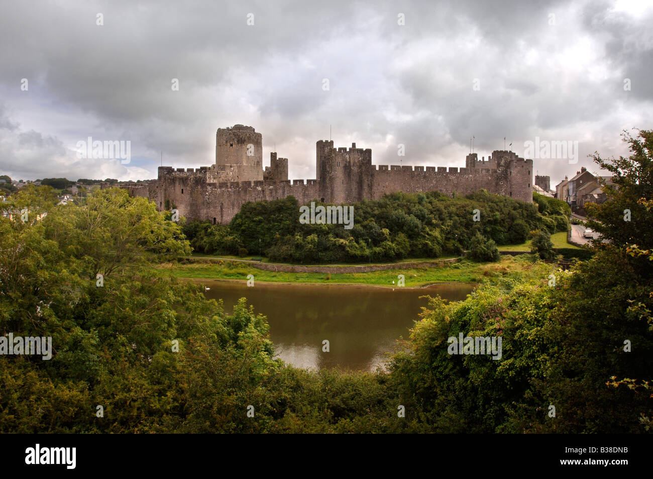 Pembroke castle ruins pembrokeshire hi-res stock photography and images ...
