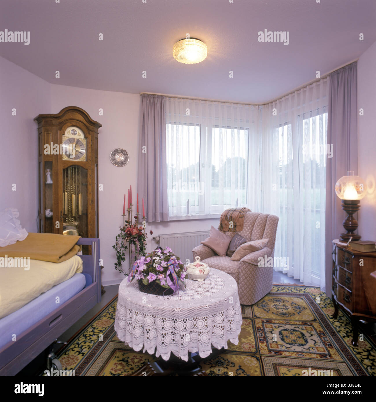 Senioren rentner tisch hi-res stock photography and images - Alamy