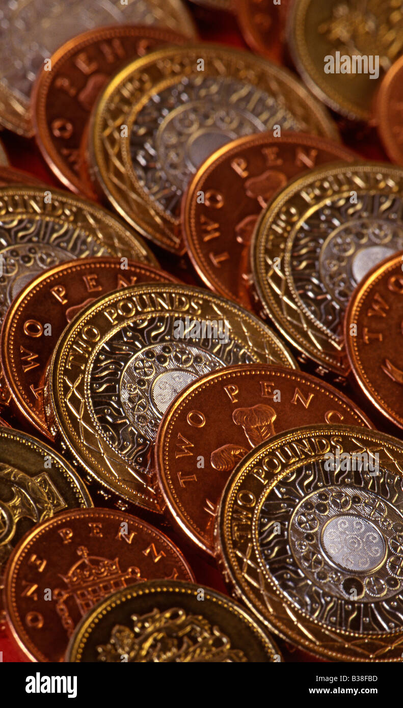 Two pound and two pence coins in diagonal lines Stock Photo - Alamy
