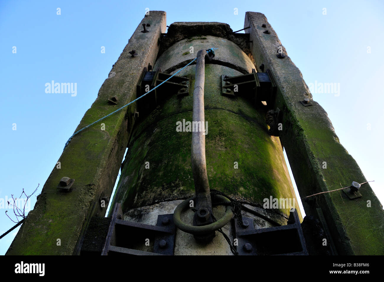 Mooring tower hi-res stock photography and images - Alamy