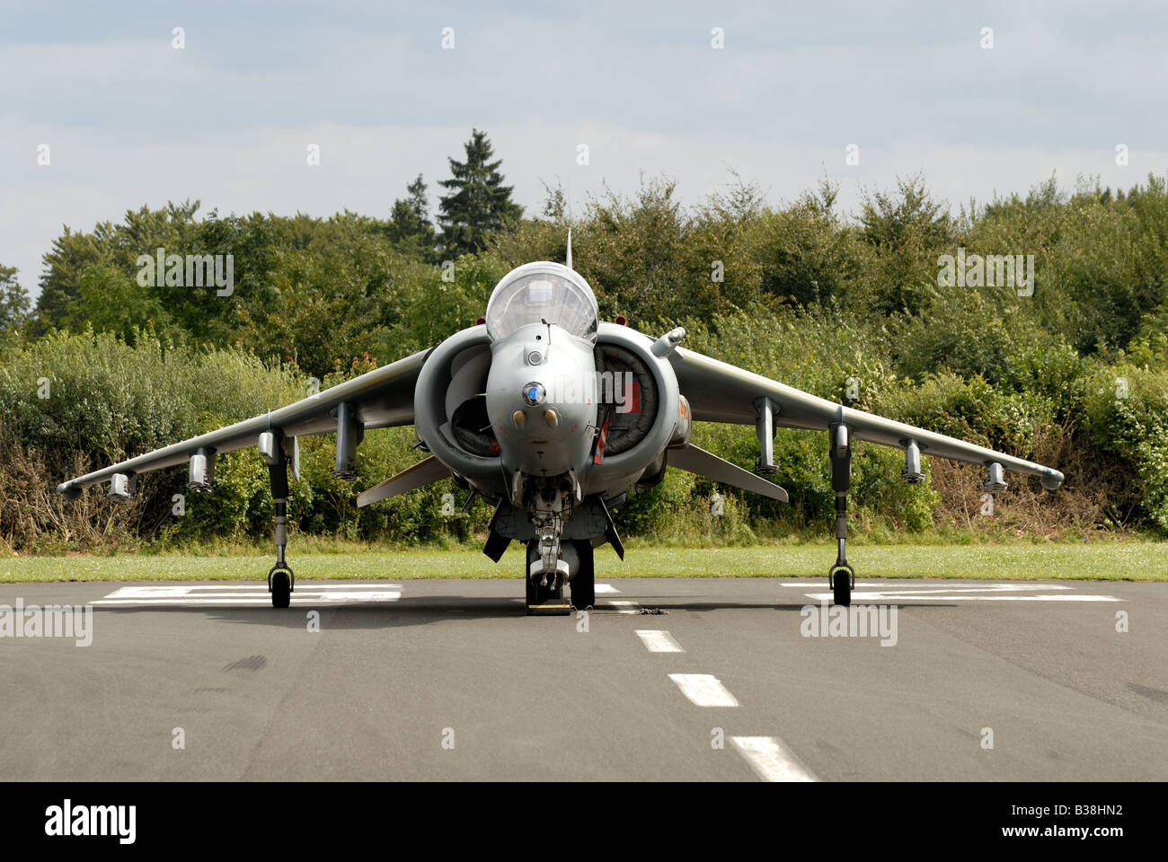 Harrier jump jet hi-res stock photography and images - Alamy