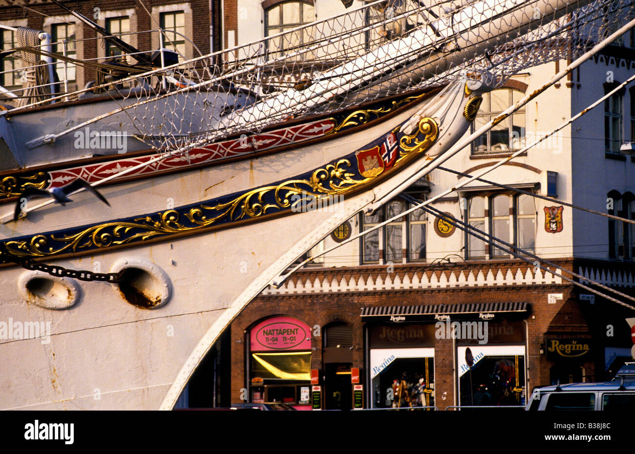 Old ship at harbour hi-res stock photography and images - Alamy