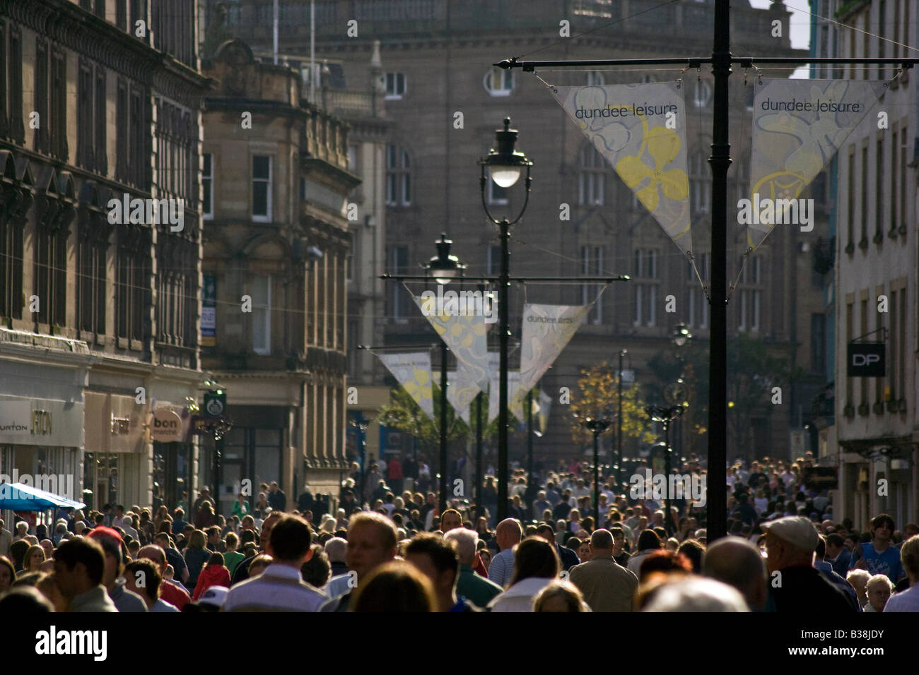 Busy Saturday afternoon as crowds of people fill the Murraygate in the ...