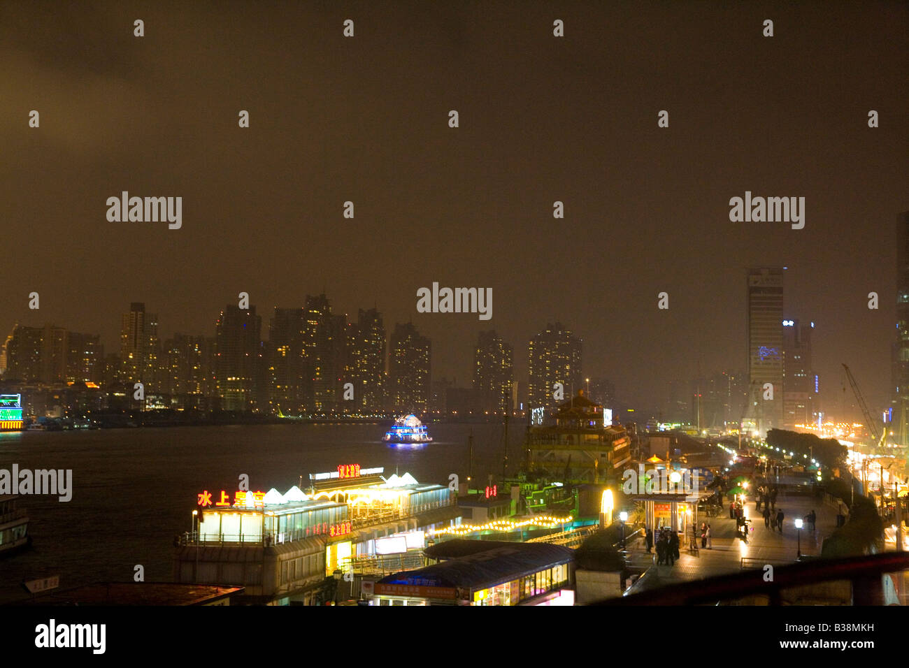Night at the bund hi-res stock photography and images - Alamy