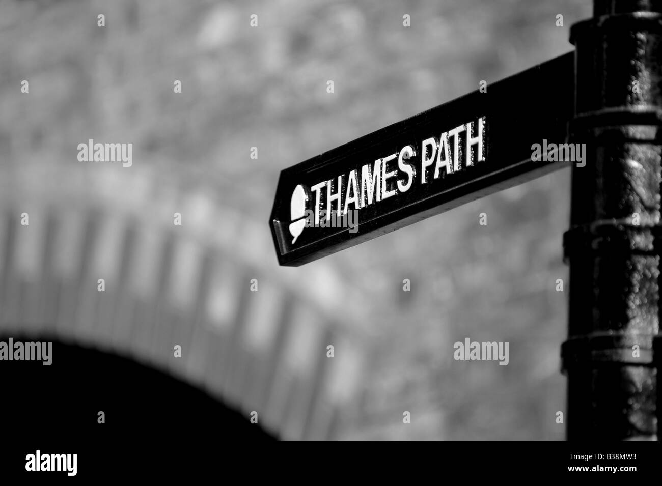 Thames path sign in London, England Stock Photo - Alamy