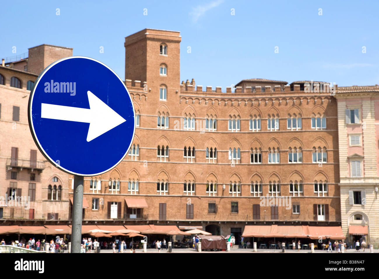 One way traffic flow hi-res stock photography and images - Alamy