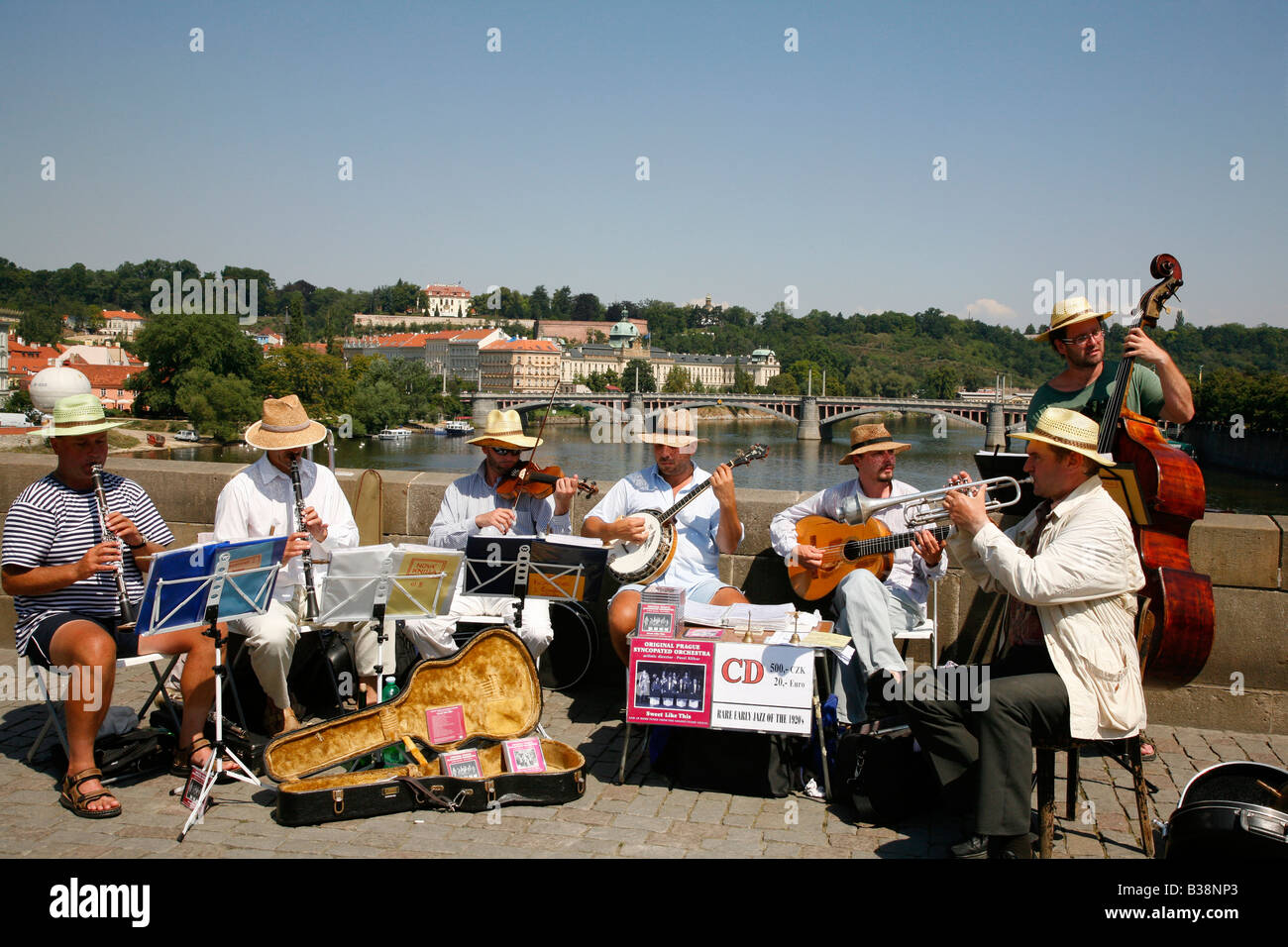 Aug 2008 - Music band playing on Charles Bridge Prague Czech Republic ...