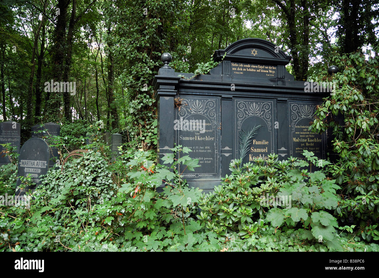 Jewish headstone in cemetery hi-res stock photography and images - Alamy