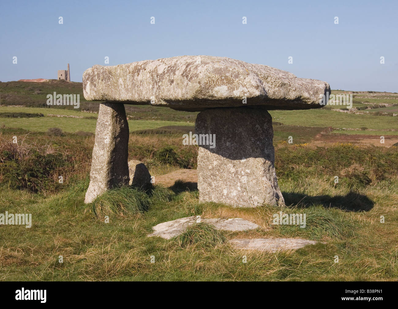 Lanyon quoit near morvah cornwall hi-res stock photography and images ...
