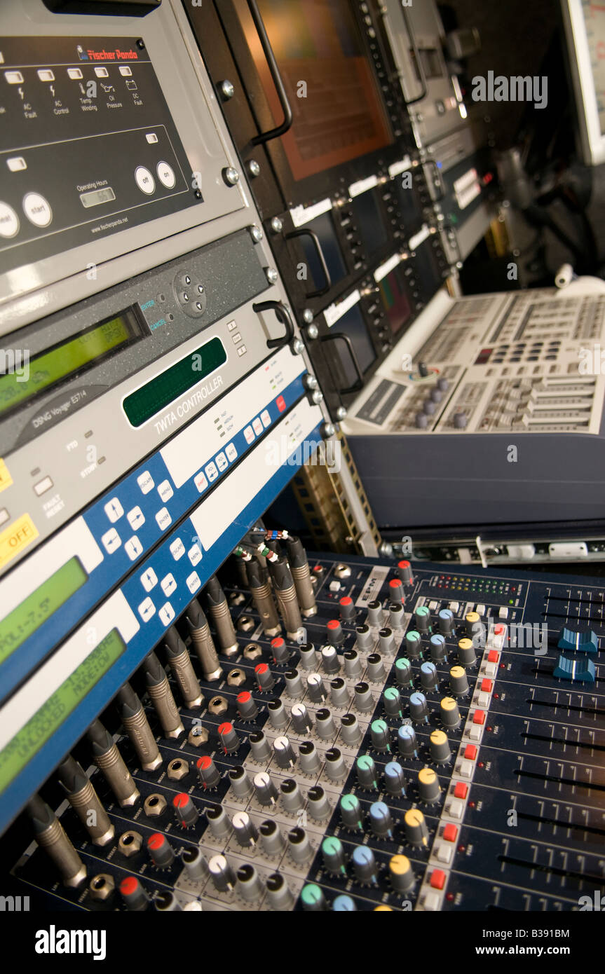 Broadcast transmission equipment hi-res stock photography and images ...