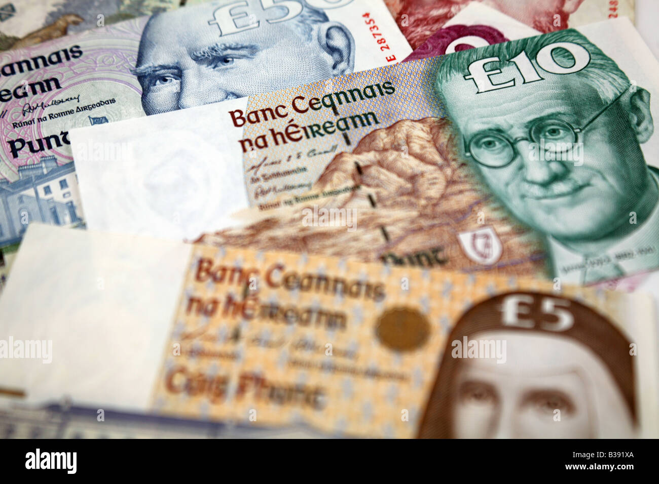 100 pound note ireland hi-res stock photography and images - Alamy