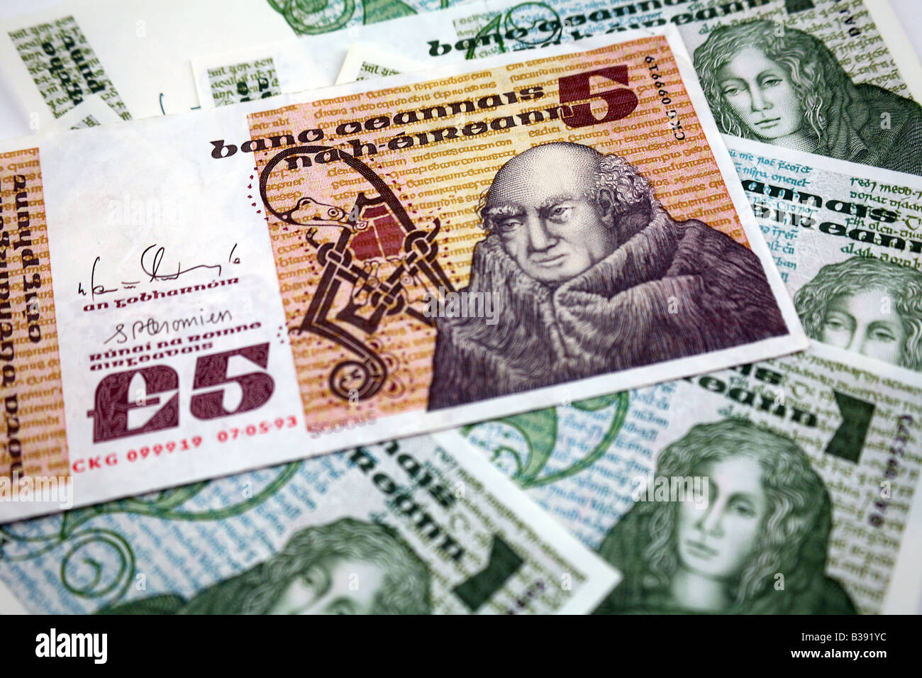 100 pound irish bank note hi-res stock photography and images - Alamy