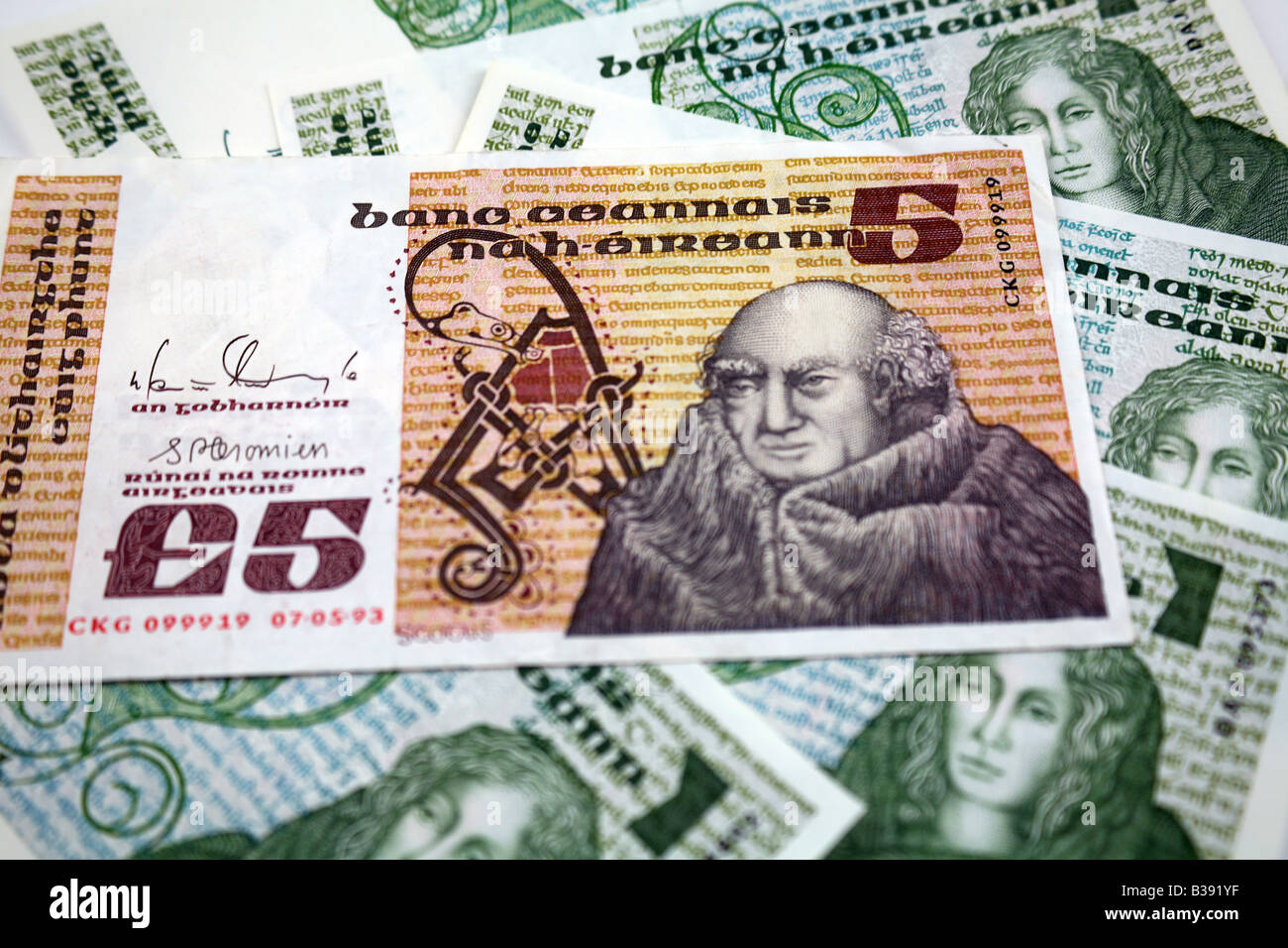 100 pound note ireland hi-res stock photography and images - Alamy