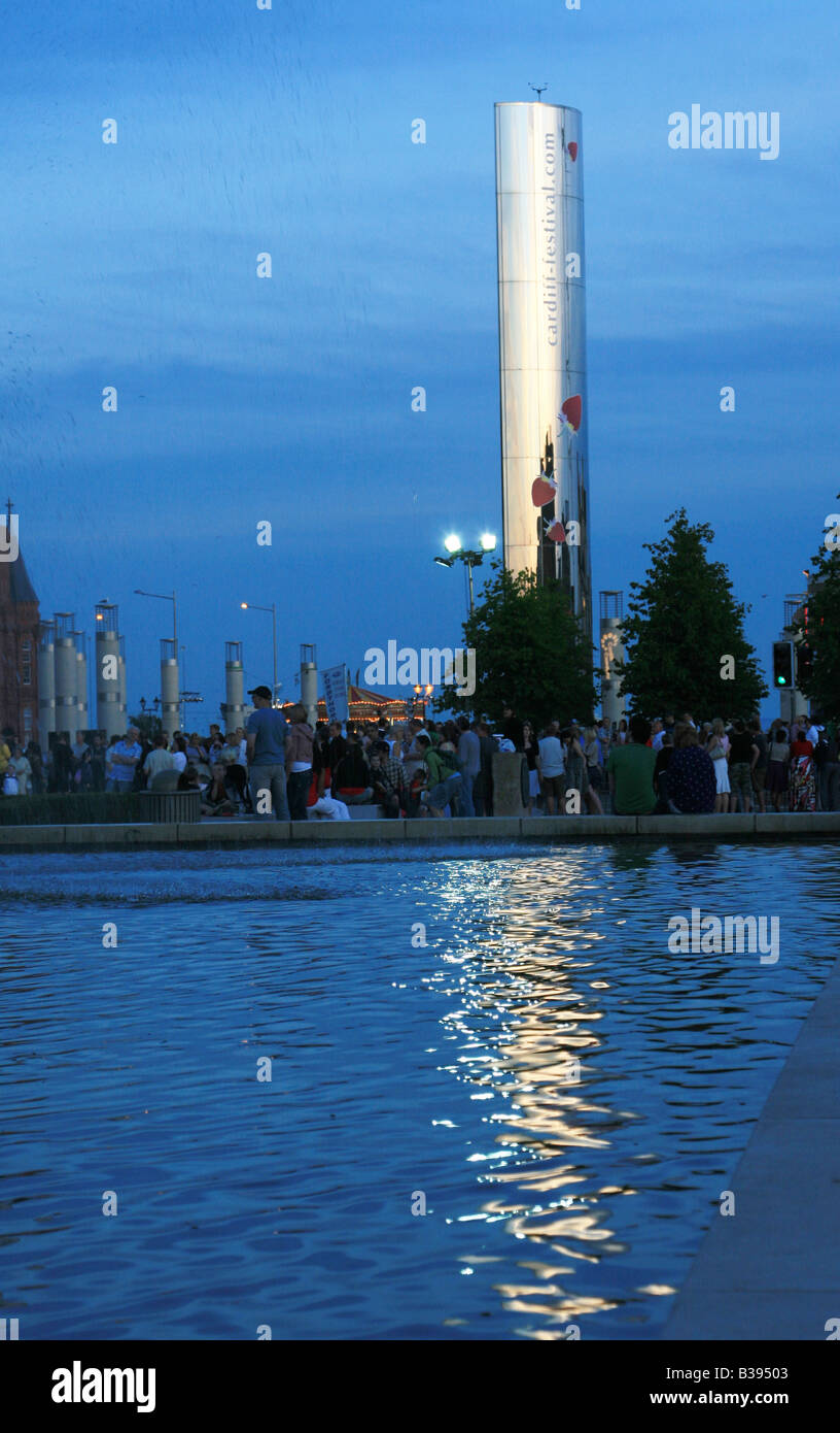 Water sculpture cardiff bay hi-res stock photography and images - Alamy