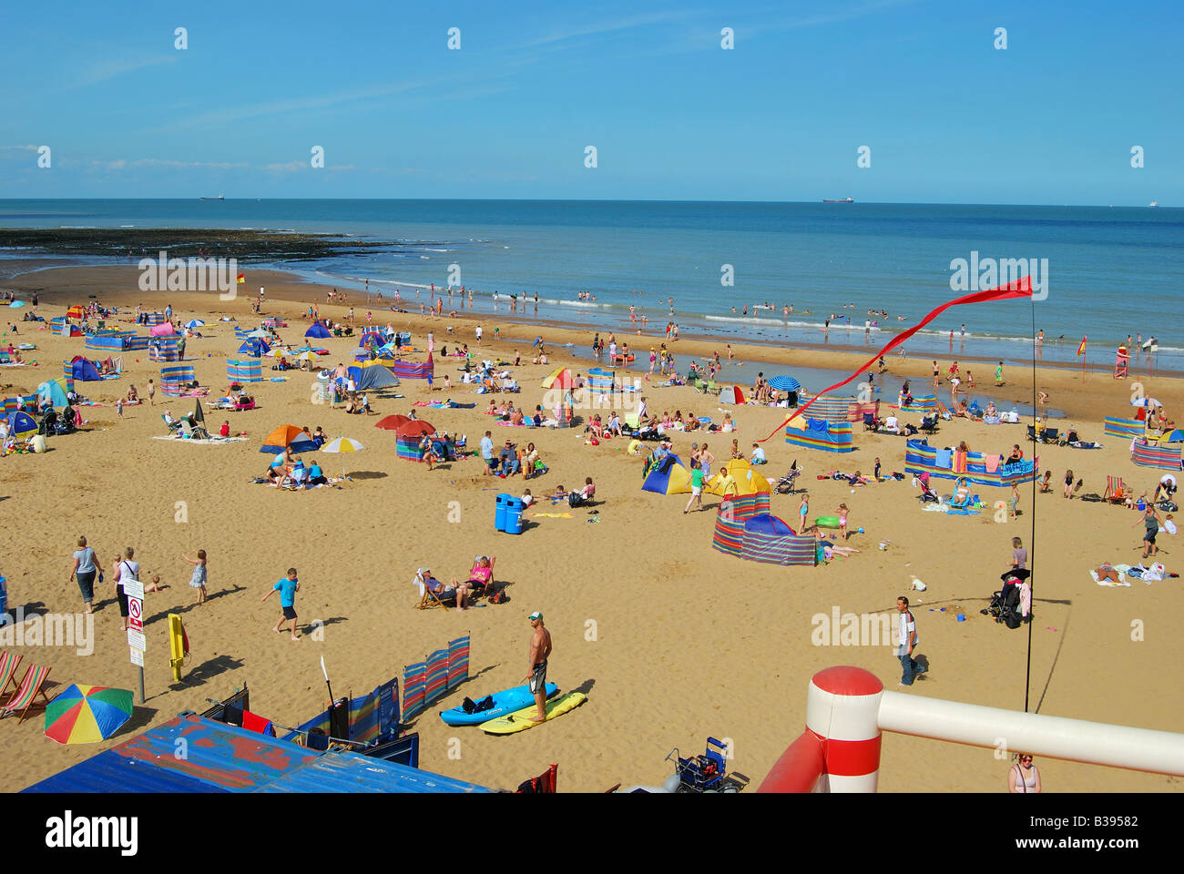 Sandy beach at Joss Bay, Broadstairs, Kent, England, United Kingdom ...