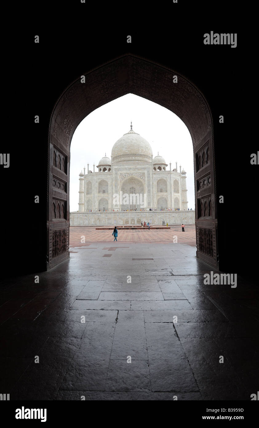 Taj Mahal India on a busy day Stock Photo - Alamy