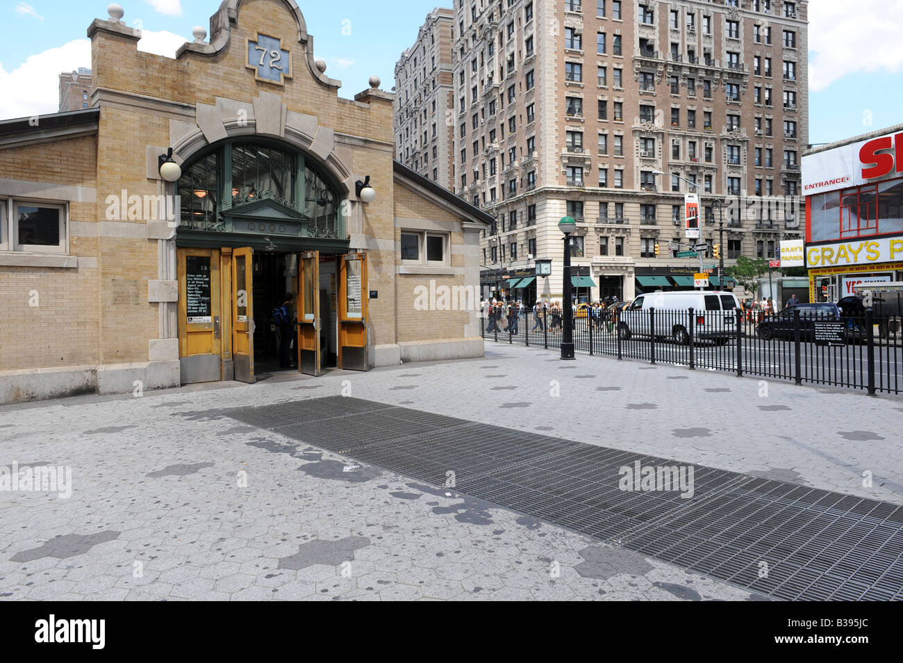 72nd broadway hi-res stock photography and images - Alamy