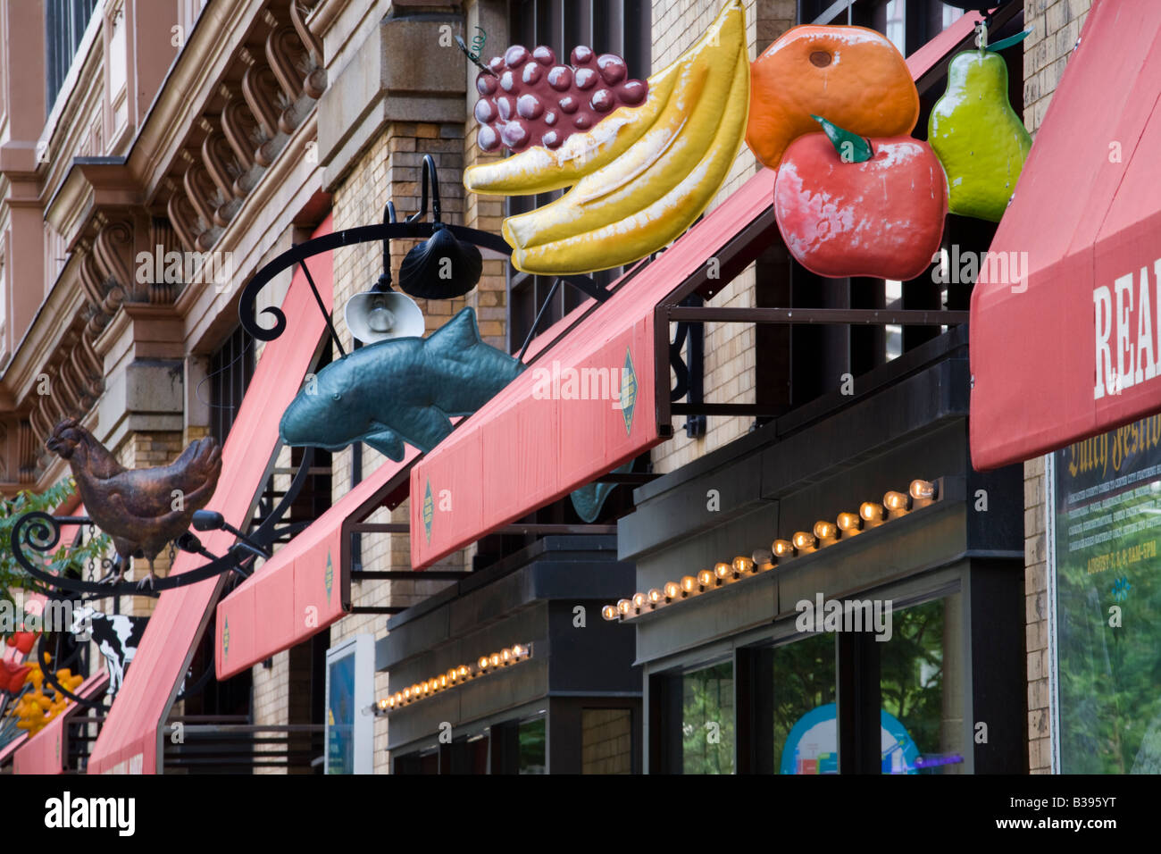 Reading terminal food market exterior hi-res stock photography and ...
