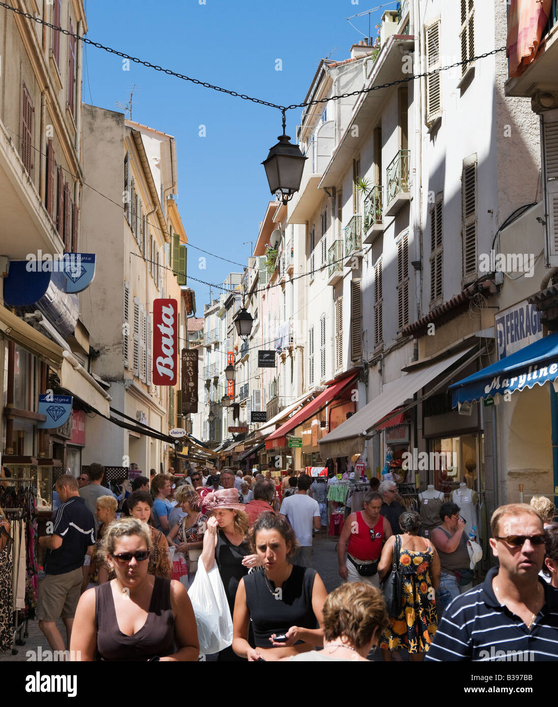 Streets of cannes hi-res stock photography and images - Alamy