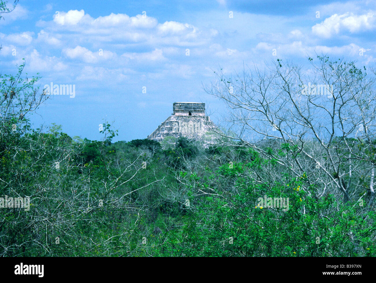 El Castillo temple at the Mayan ruins of Chichen Itza in the Yucatan ...