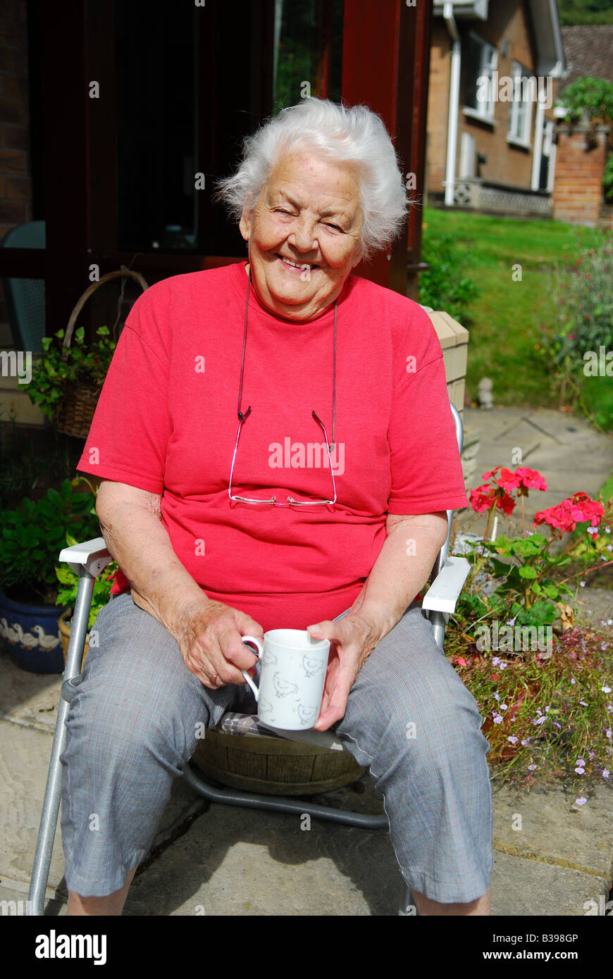 Pose pensioner hi-res stock photography and images - Alamy