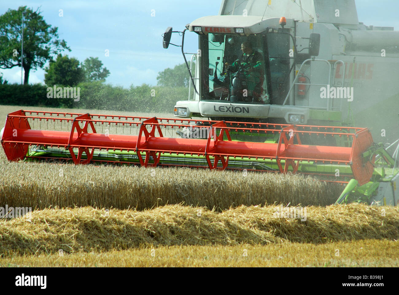 Combine harvester driver hi-res stock photography and images - Alamy