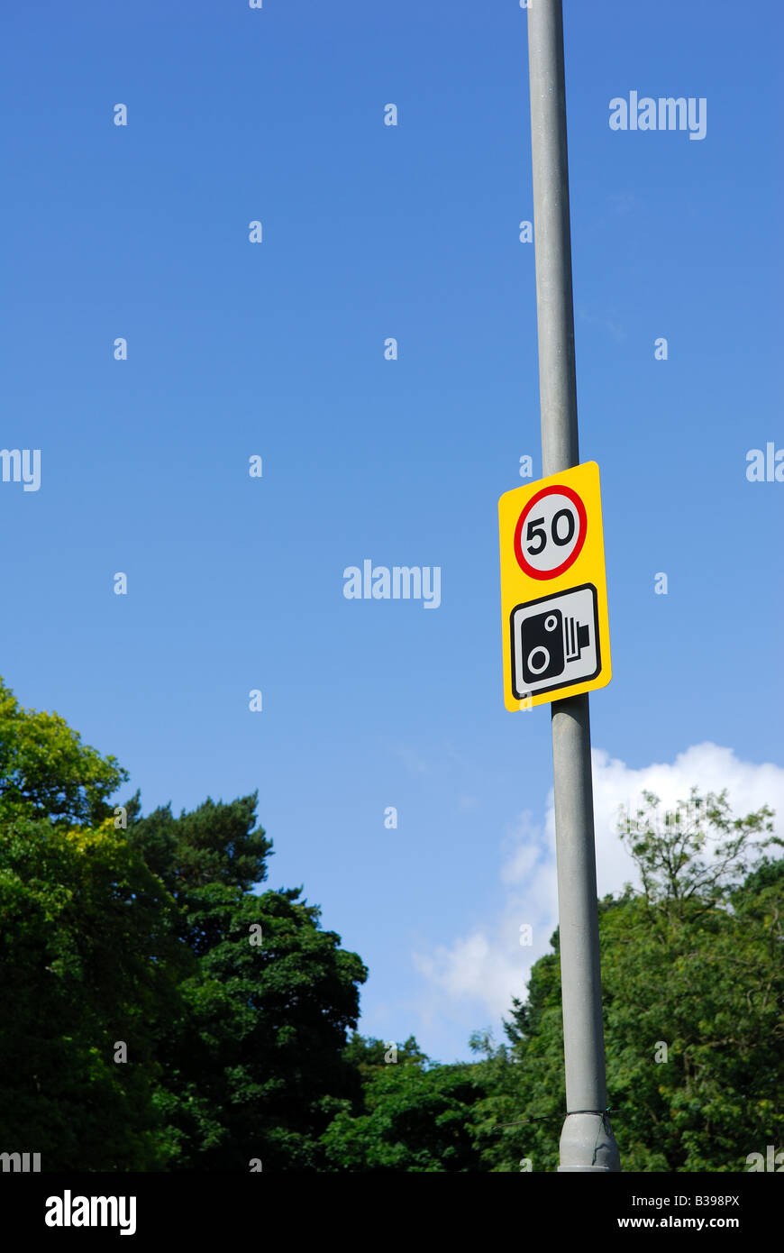 Warning speed camera sign hi-res stock photography and images - Alamy