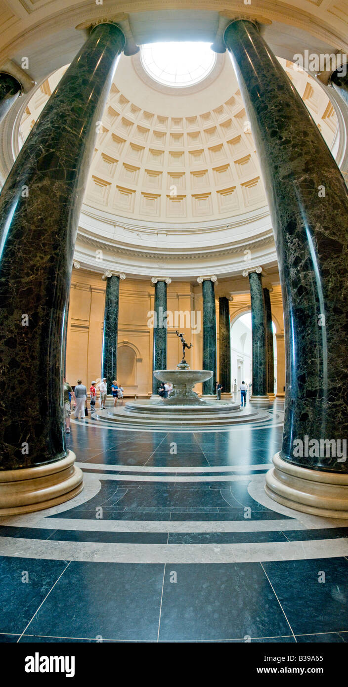 Columns of national gallery hi-res stock photography and images - Alamy