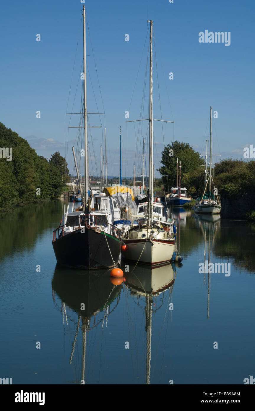 Boats at lydney harbour hi-res stock photography and images - Alamy