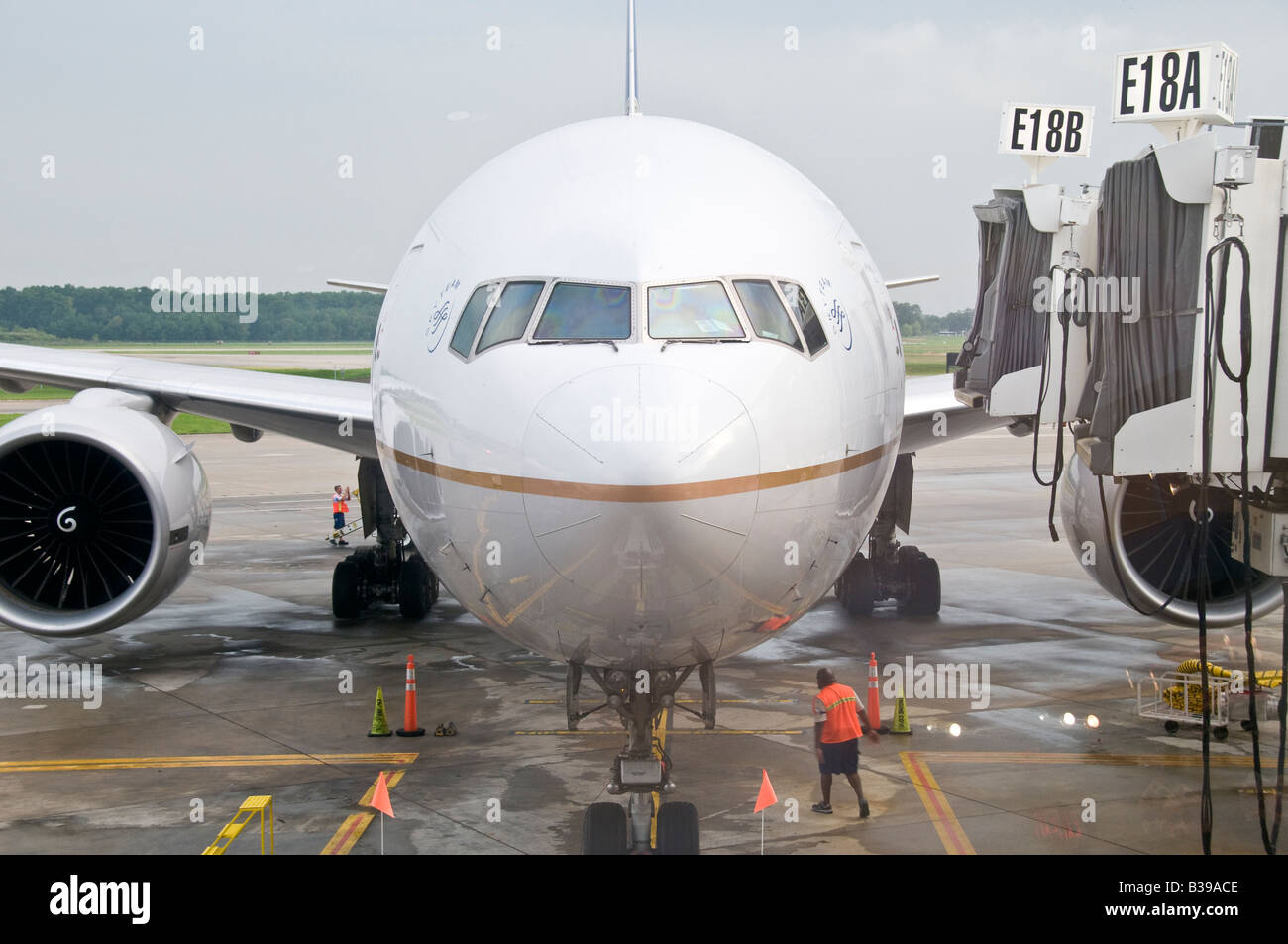 United airlines operations hi-res stock photography and images - Alamy