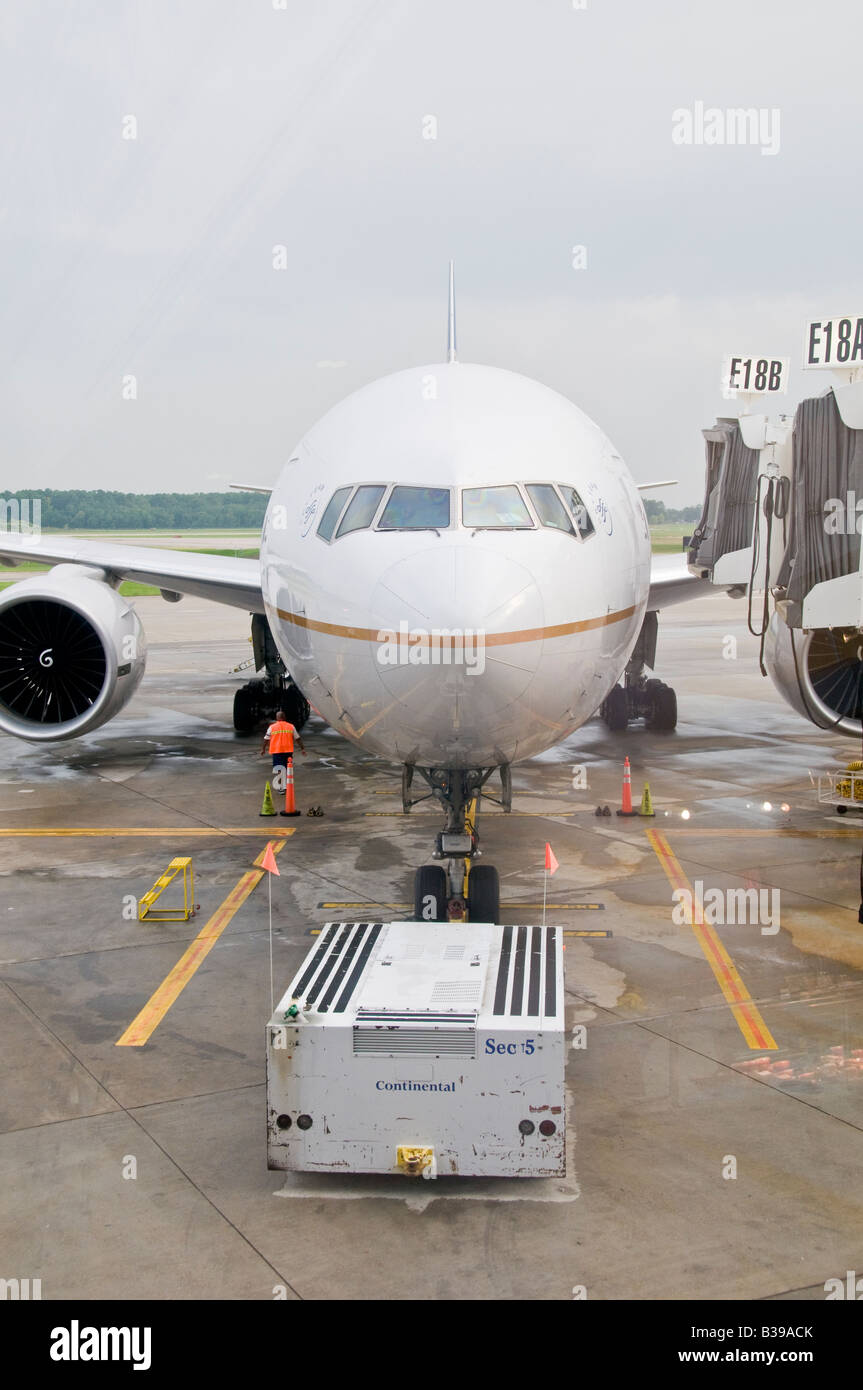 United airlines passenger aircraft hi-res stock photography and images ...
